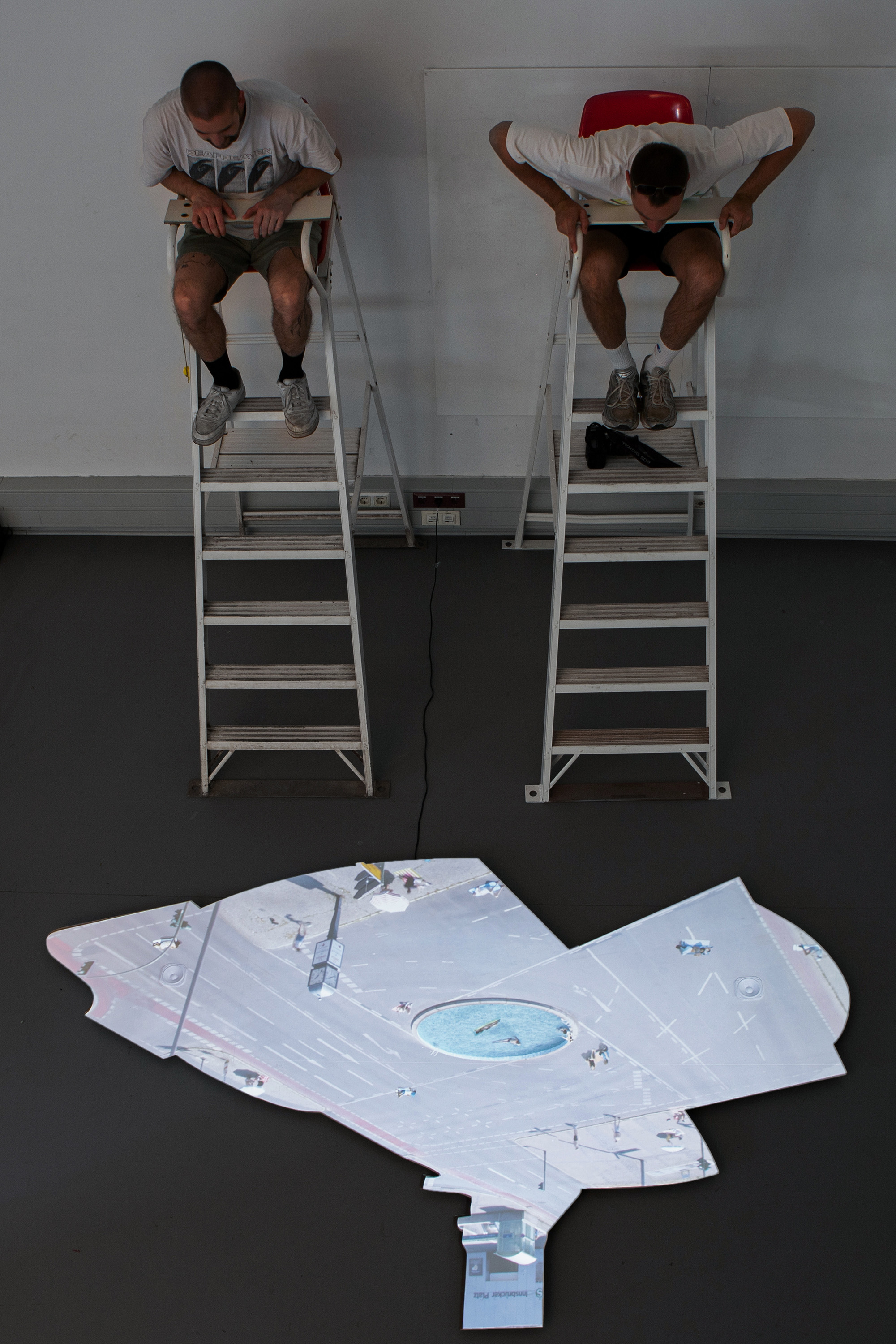 raumklasse — udk berlin — Das Springen vom Beckenrand ist Untersagt!